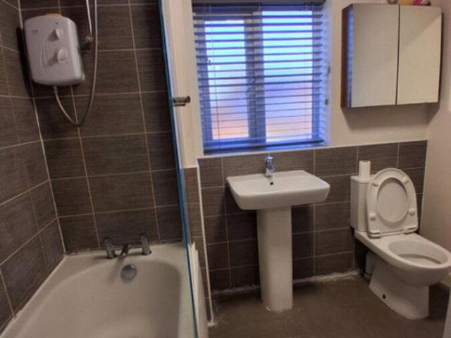 1 bedroom house share to rent