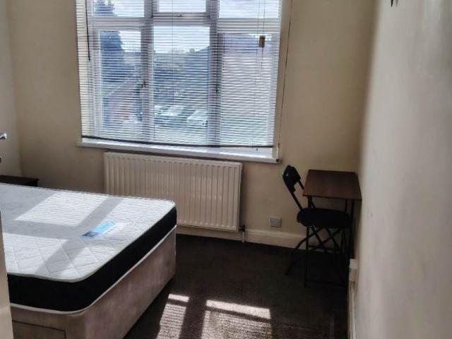 1 bedroom house share to rent