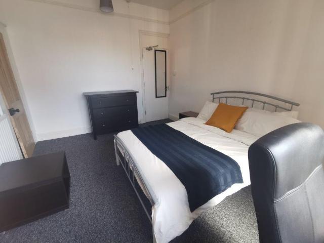 1 bedroom house share to rent