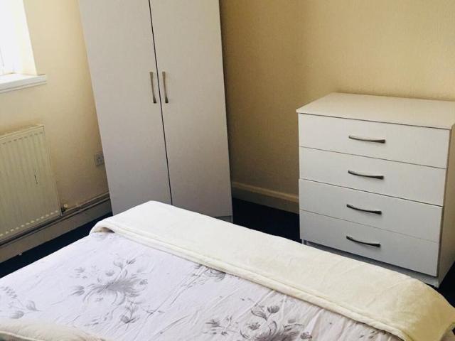 1 bedroom house share to rent