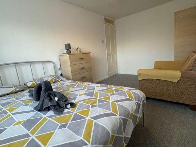 1 bedroom house share to rent