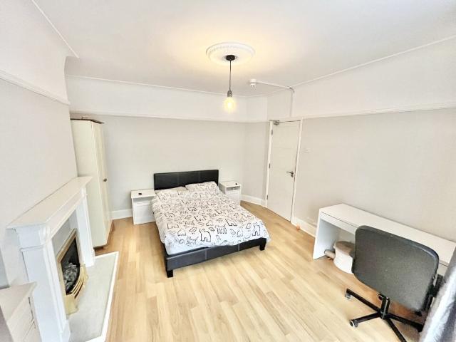 1 bedroom house share to rent