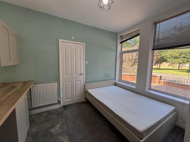 1 bedroom house share to rent
