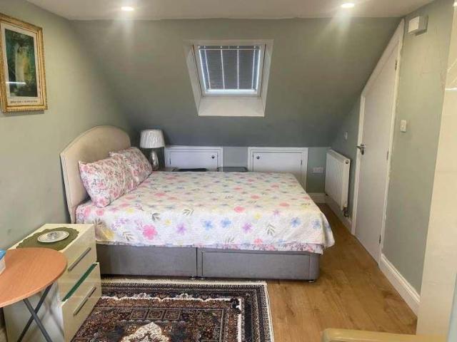 1 bedroom house share to rent