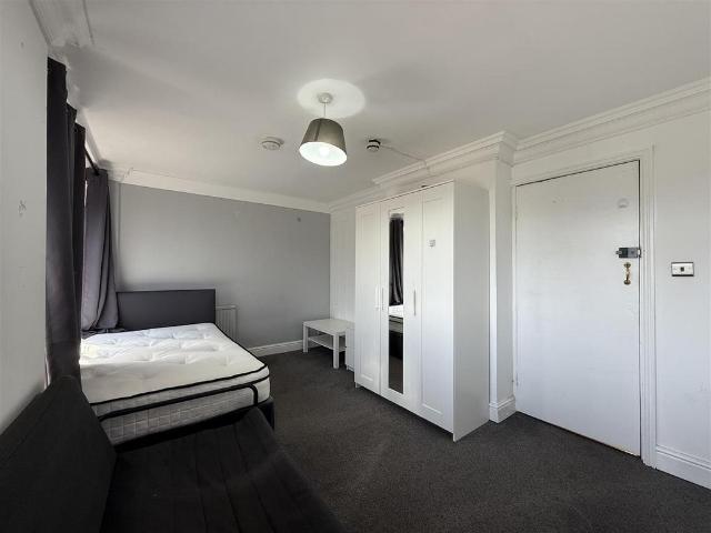 1 bedroom house share to rent