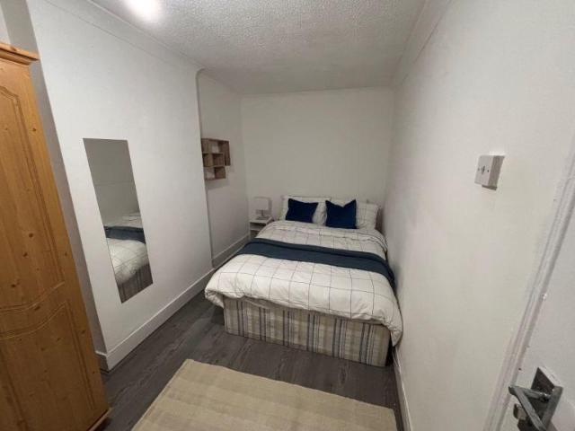 1 bedroom house share to rent