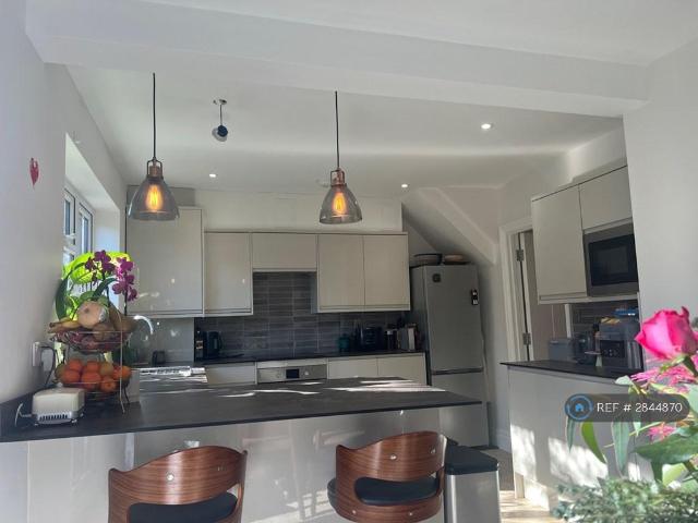 1 bedroom house share to rent