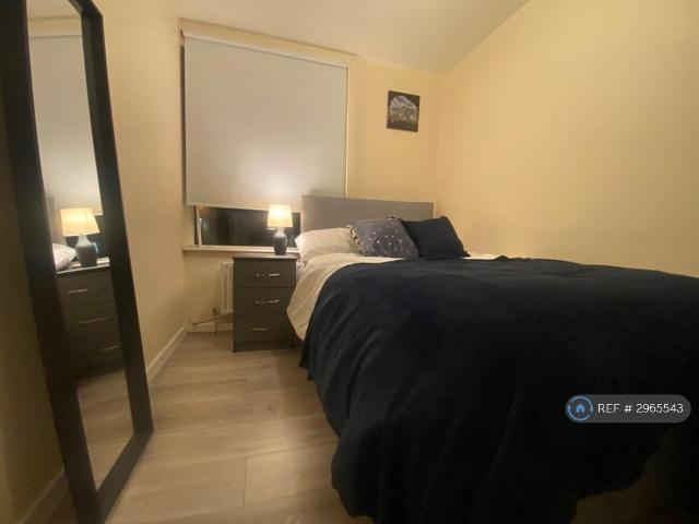 1 bedroom house share to rent