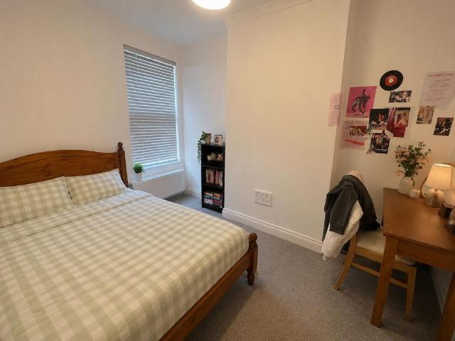 1 bedroom house share to rent