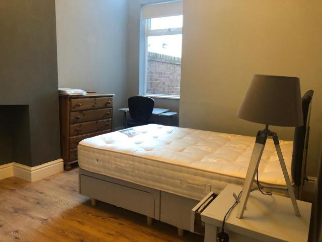 1 bedroom house share to rent