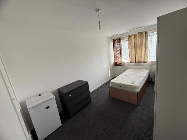 1 bedroom house share to rent