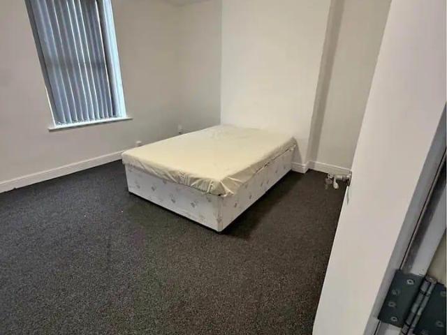 1 bedroom house share to rent