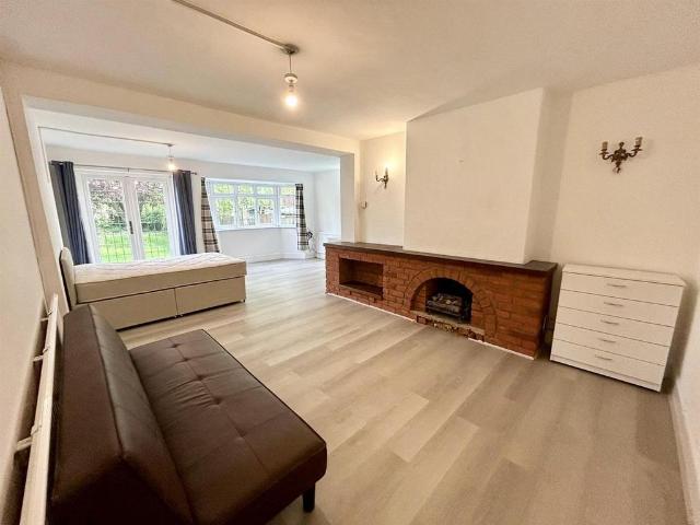 1 bedroom house share to rent
