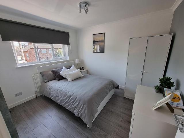 1 bedroom house share to rent