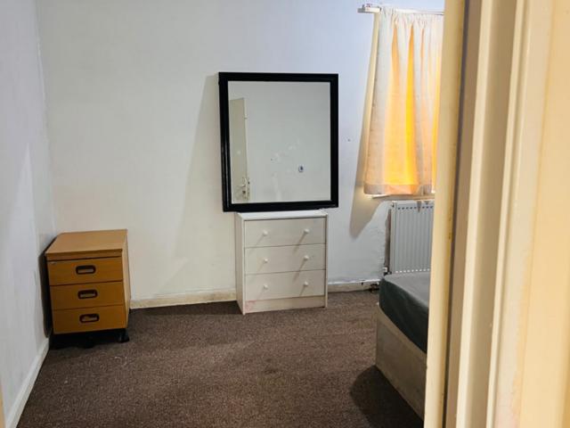 1 bedroom house share to rent