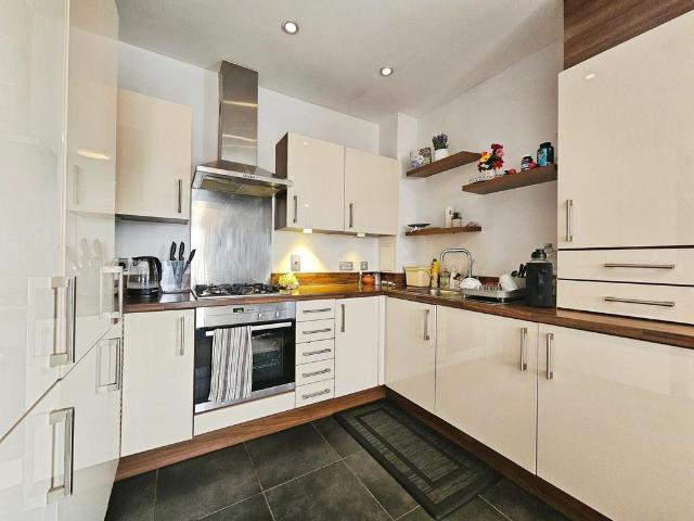 1 bedroom house share to rent