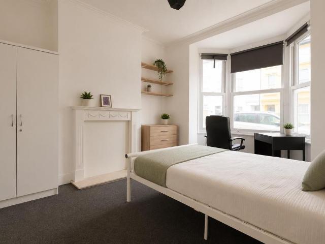 1 bedroom house share to rent
