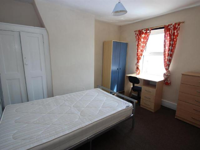 1 bedroom house share to rent