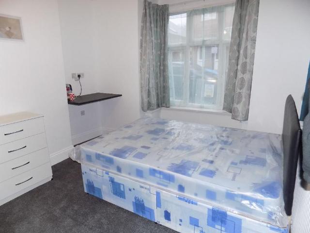 1 bedroom house share to rent