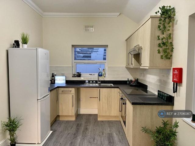 1 bedroom house share to rent