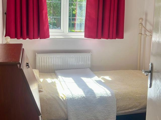1 bedroom house share to rent