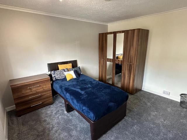 1 bedroom house share to rent