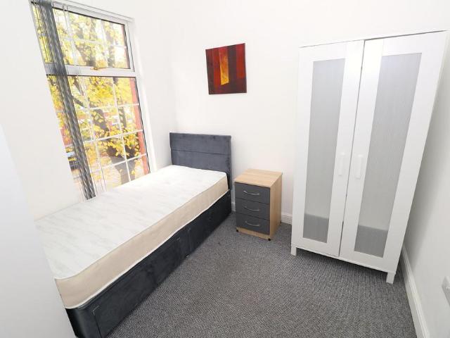 1 bedroom house share to rent