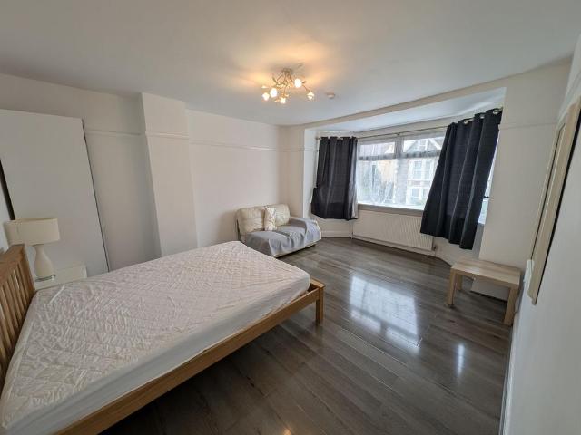 1 bedroom house share to rent