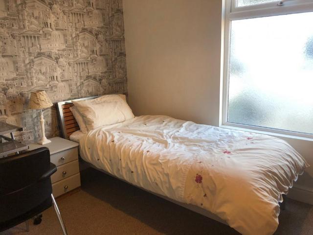 1 bedroom house share to rent