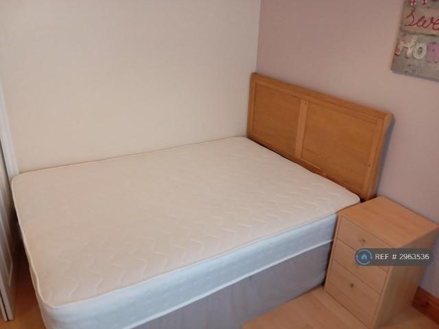 1 bedroom house share to rent