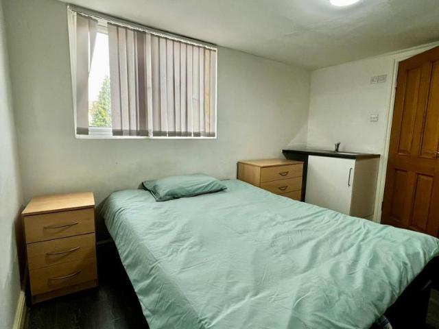 1 bedroom house share to rent