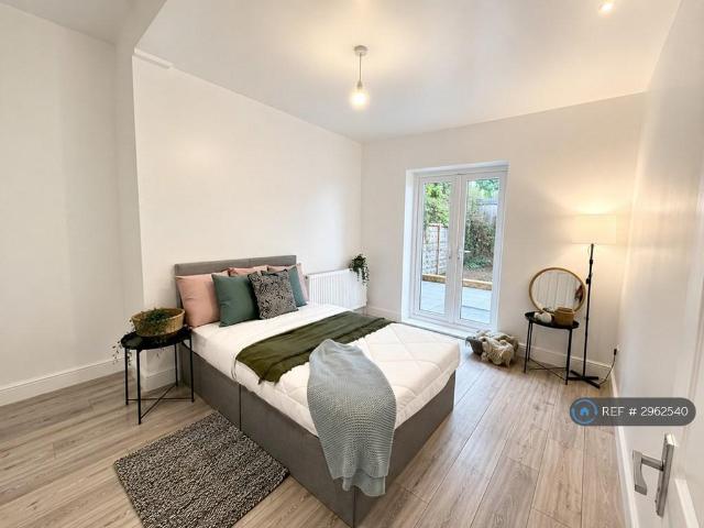 1 bedroom house share to rent