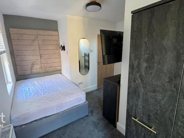 1 bedroom house share to rent