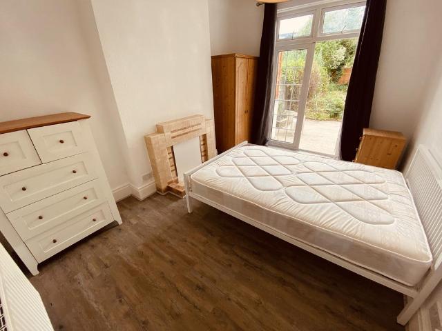 1 bedroom house share to rent