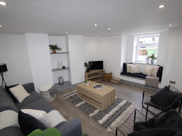 1 Bedroom House Share/Rent A Room To Let in Leeds, LS4