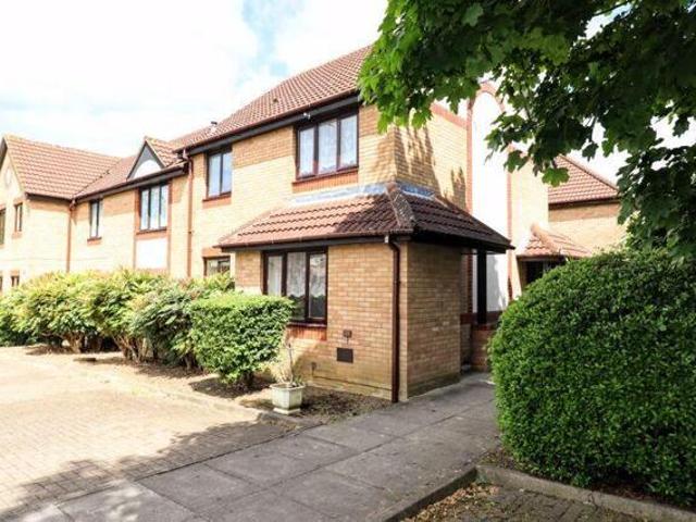 1 Bedroom House Walnut Tree Buckinghamshire LS101351733