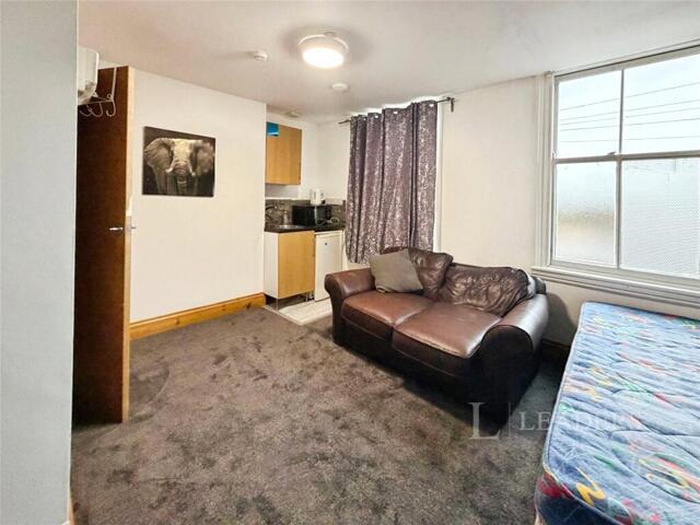 1 Bedroom House Walsall West Midlands LS99614347