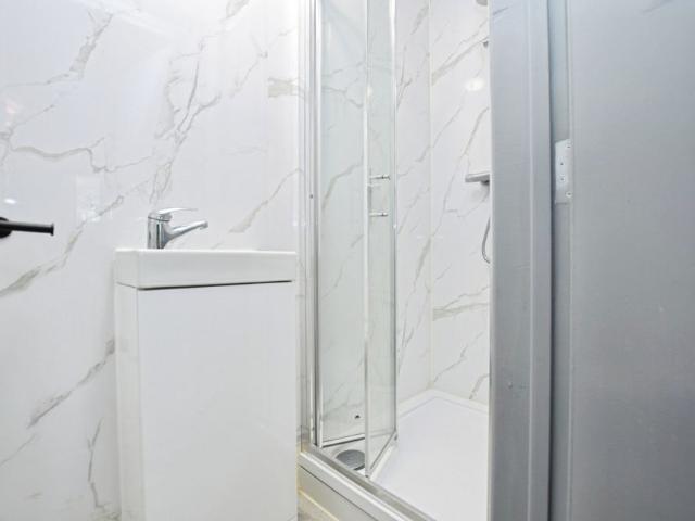 1 bedroom House To Let Total Size: 1496 SQ FT