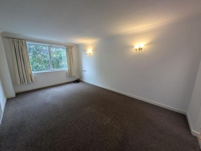 1 bedroom House To Let Total Size: 442 SQ FT
