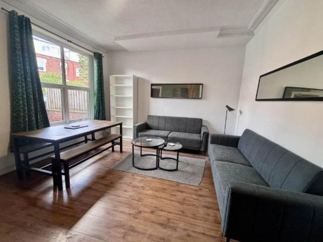 1 bedroom house to rent