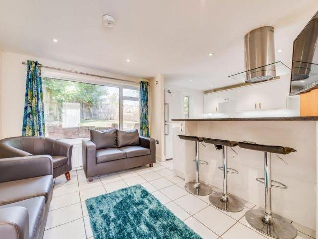 1 bedroom house to rent