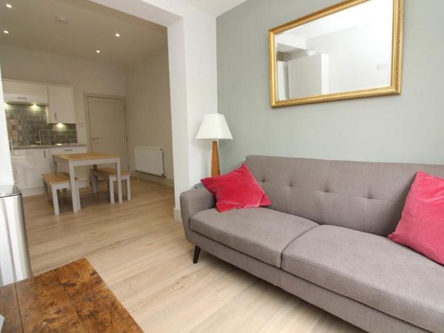1 bedroom house to rent