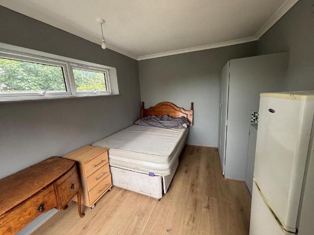 1 bedroom house to rent