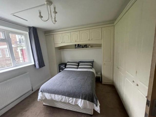 1 bedroom in a house share to rent
