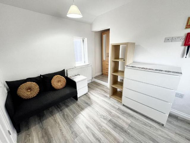 1 bedroom house to rent
