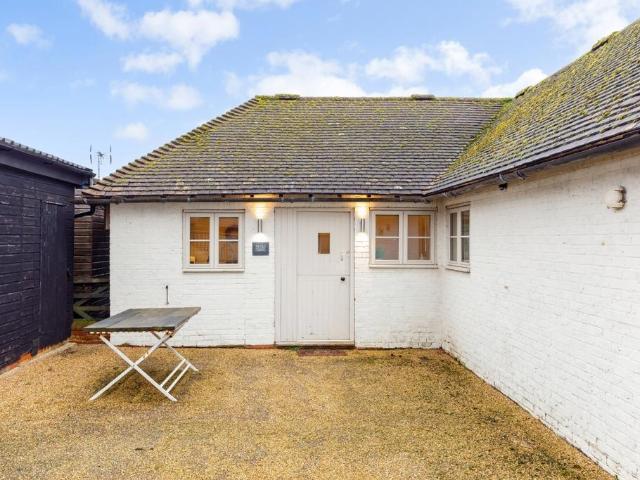 1 bedroom house to rent