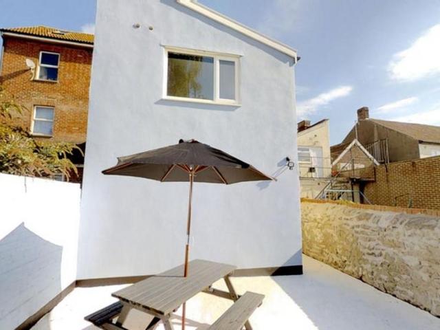 1 bedroom house to rent