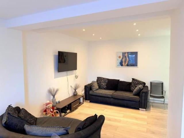 4 bedroom house to rent