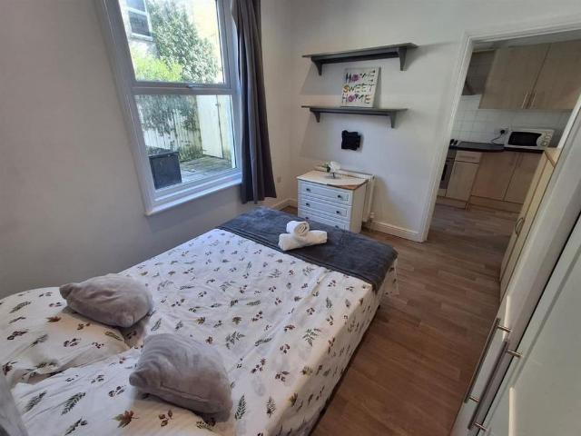 1 bedroom house to rent