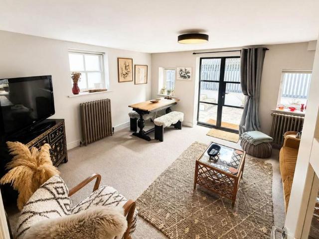 1 bedroom house to rent